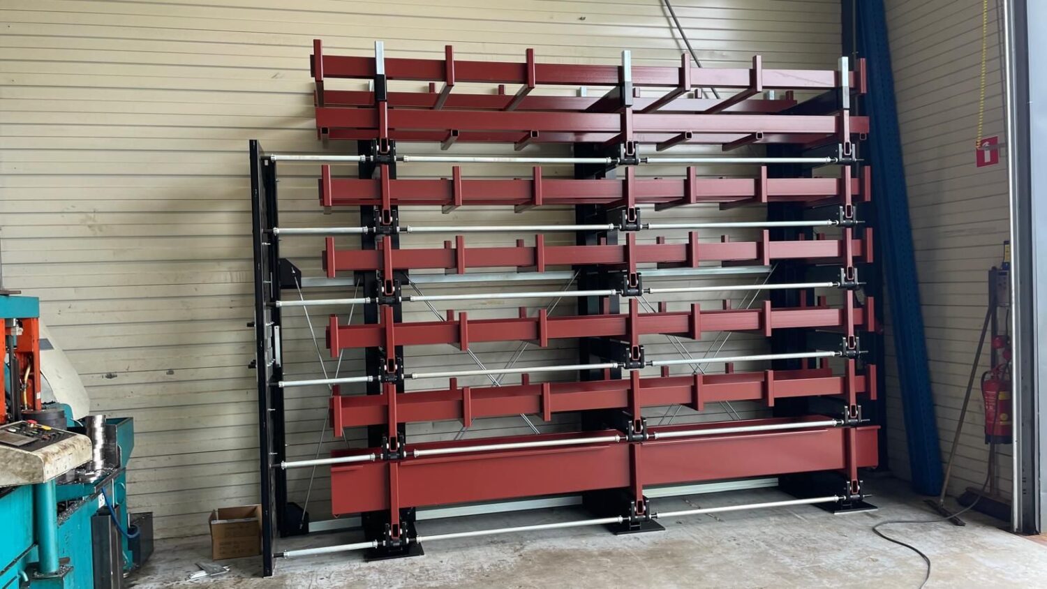 Efficient Bar Handling with Space-Saving Roll-Out Racks - THIEL Storage ...