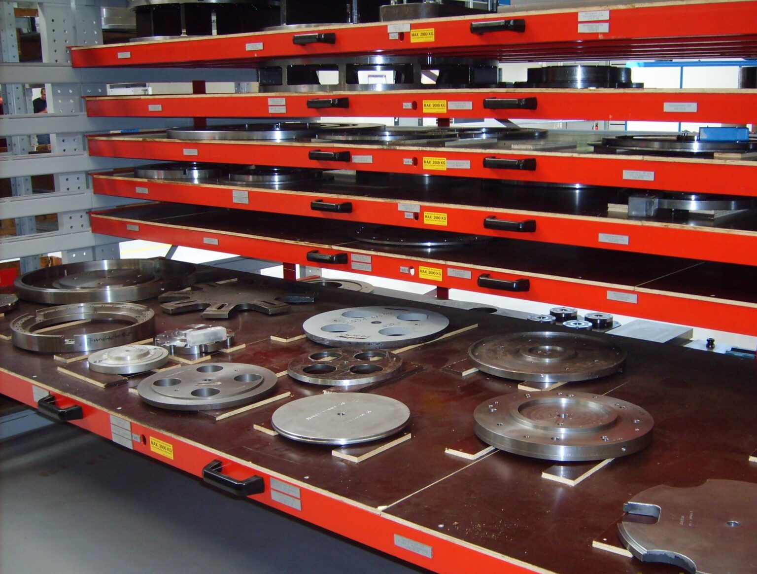 Roll out racks - THIEL Storage & Handling Systems
