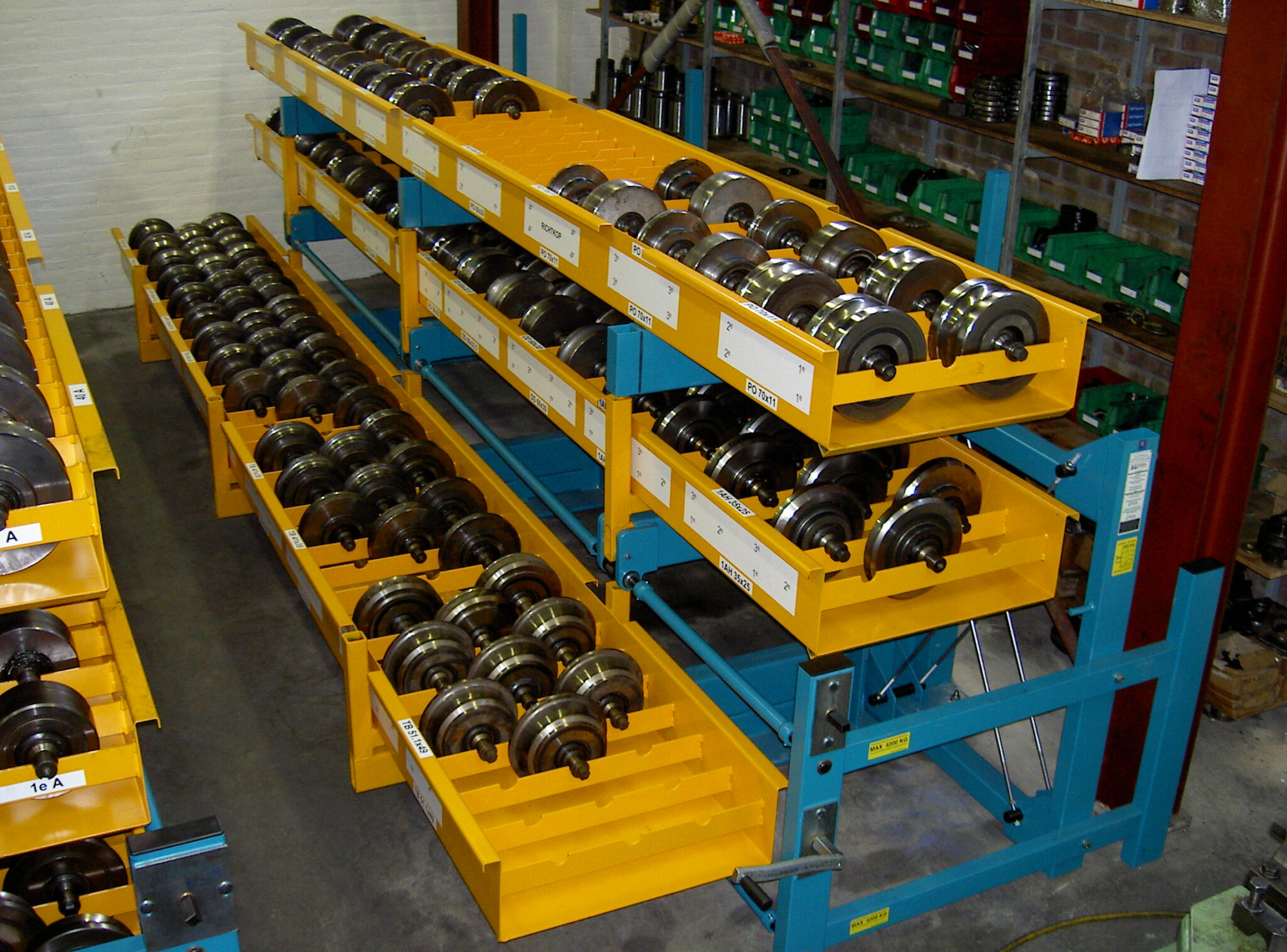 Roll out racks - THIEL Storage & Handling Systems