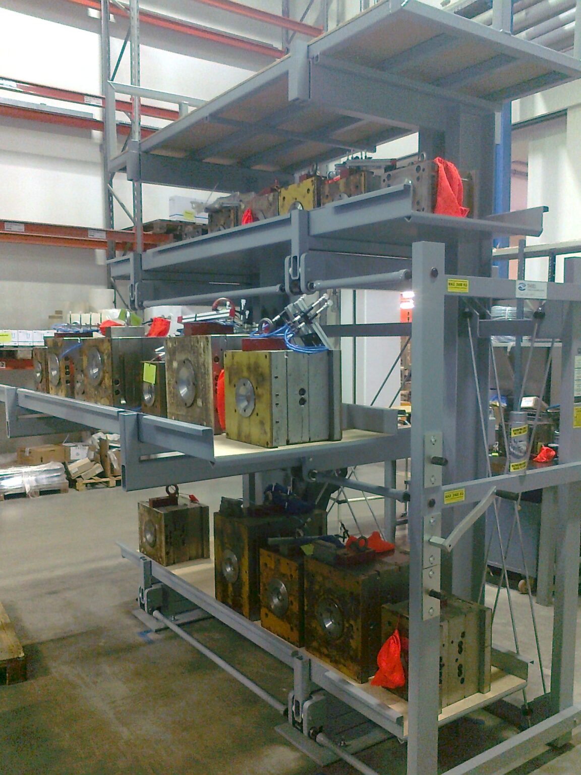 Roll out racks - THIEL Storage & Handling Systems
